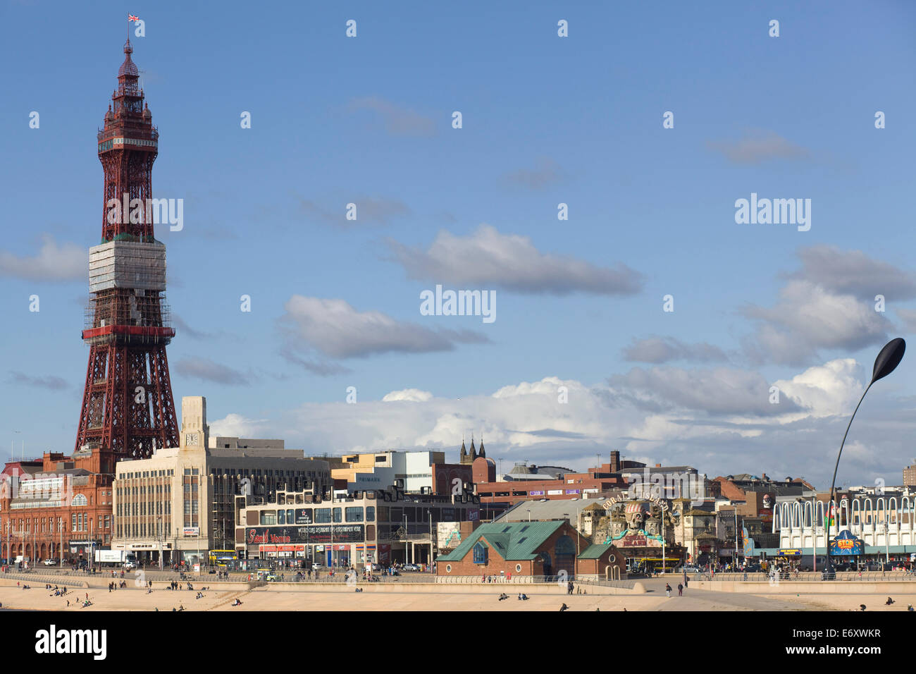 Plage et de la promenade North Pier et Blackpool Tower, le Golden Mile ...
