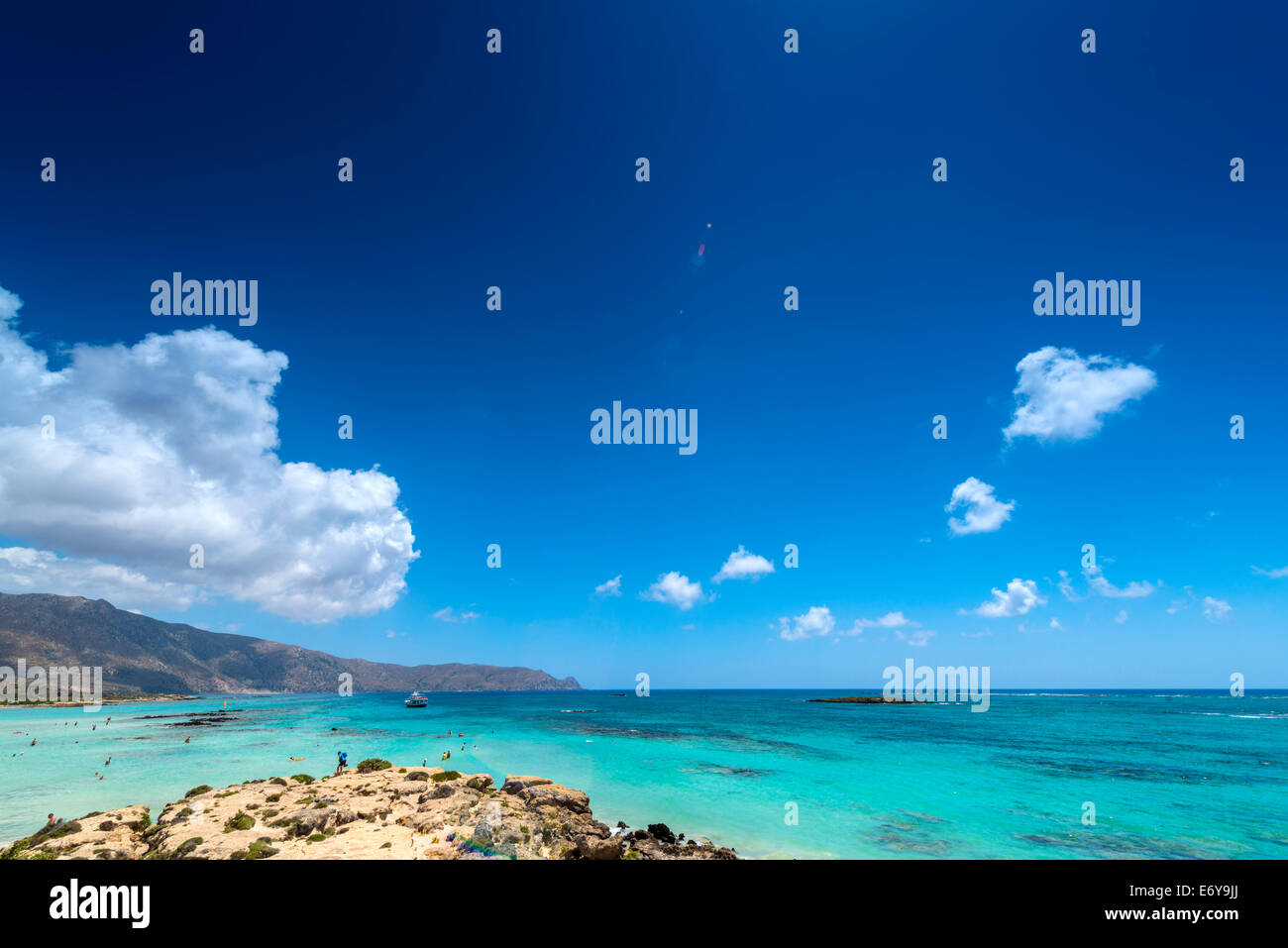 La célèbre plage de sable rose d'Elafonissi Elafonissi ( ) en Crète ...