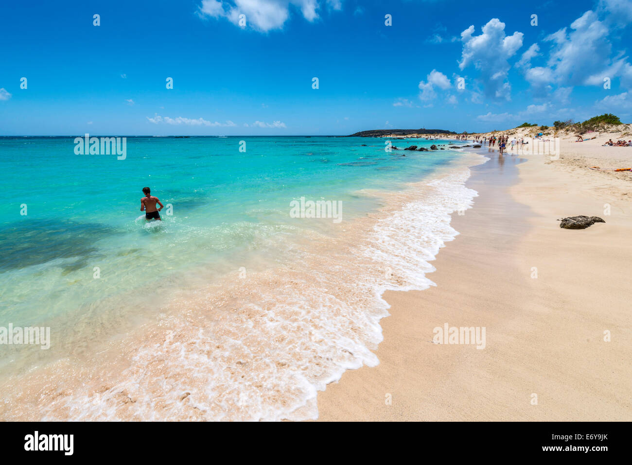 La célèbre plage de sable rose d'Elafonissi Elafonissi ( ) en Crète ...