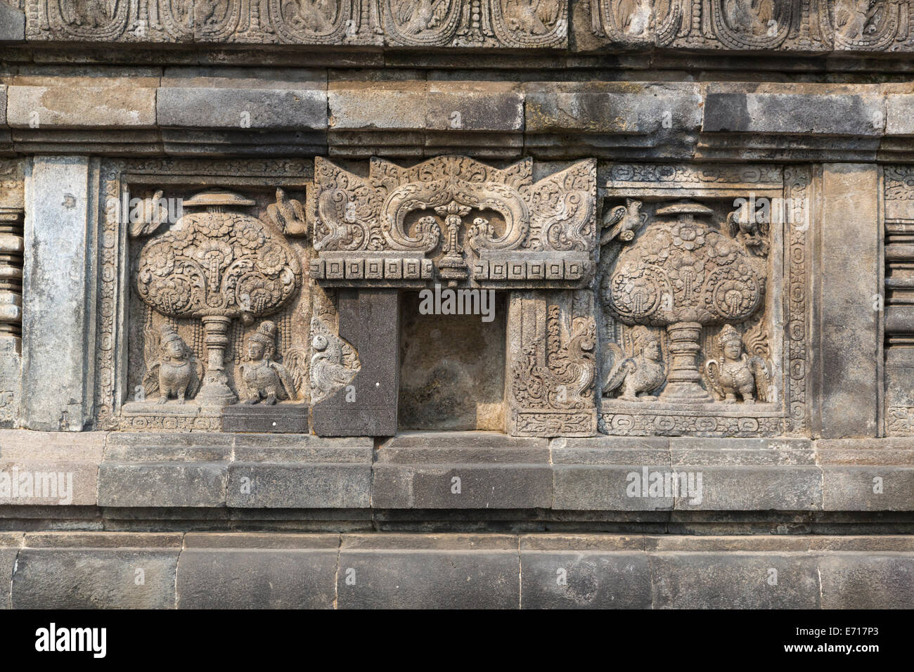 Yogyakarta, Java, Indonésie. Prambanan. Kinara et Kinari (oiseaux ...