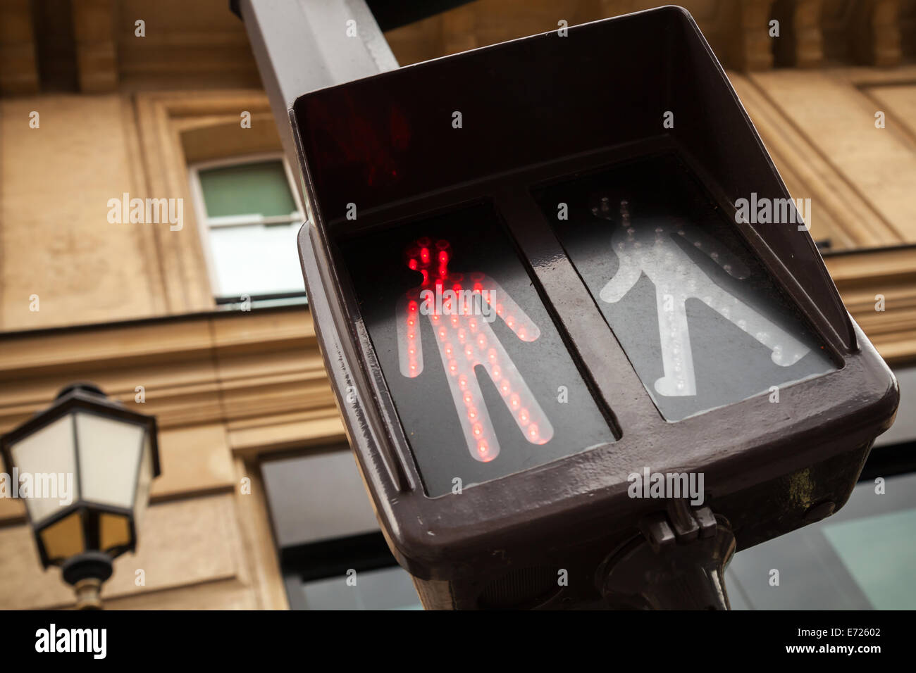 Passage pour piétons, les feux de circulation afficher le signal d ...