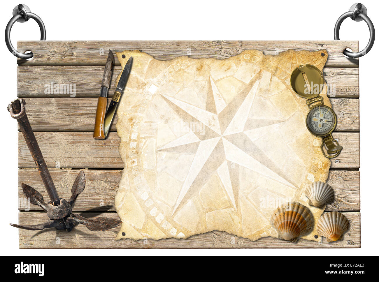 Panneau en bois avec rose compas sur parchemin, coquillages, compas ...