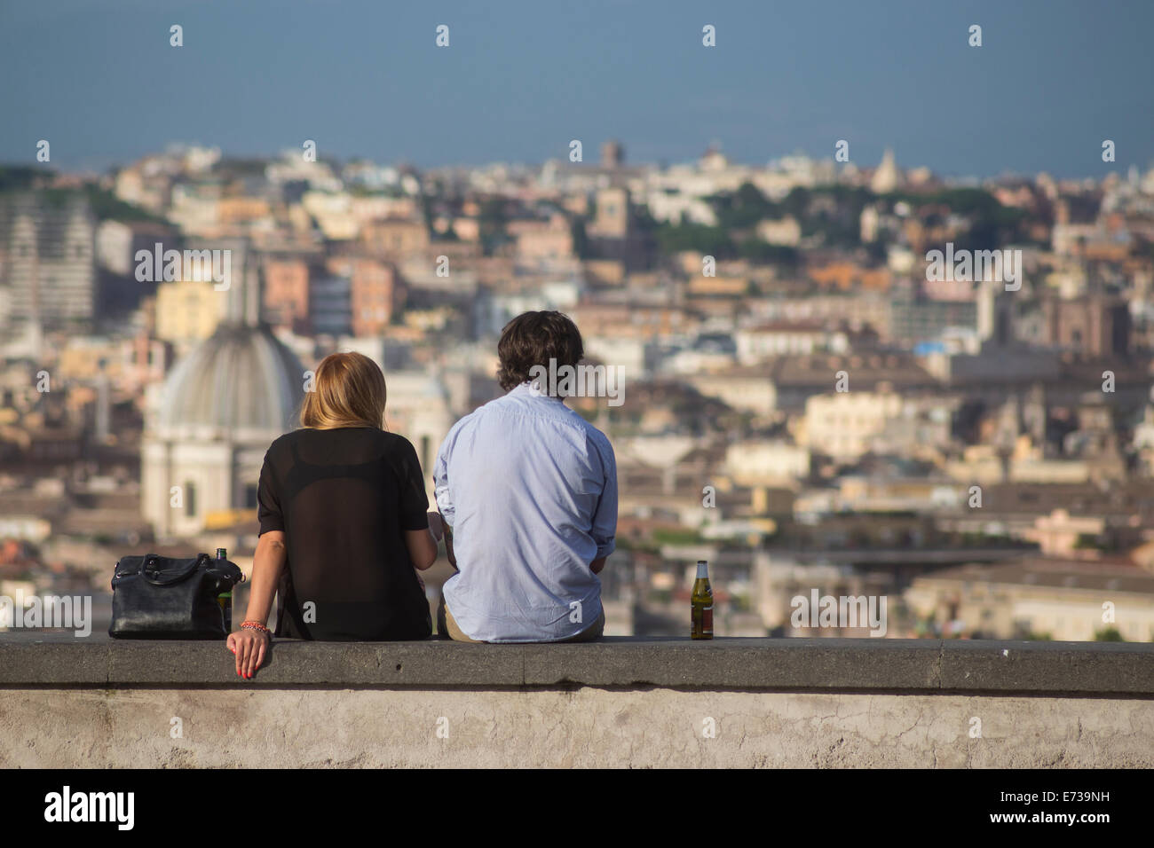 Couple romantique rome Banque de photographies et d’images à haute ...