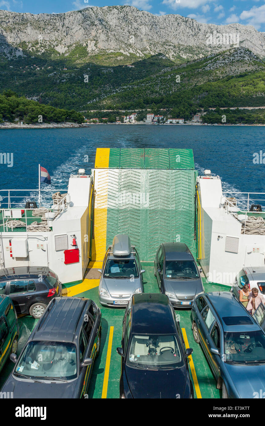 Voitures sur un ferry Banque de photographies et d’images à haute ...