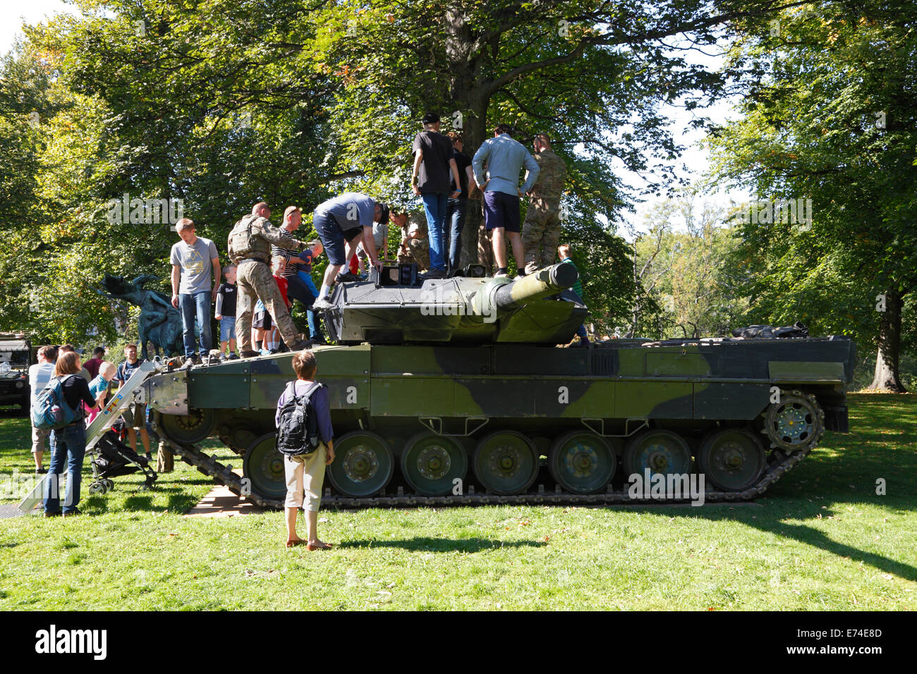 Danish army vehicles Banque de photographies et d’images à haute ...
