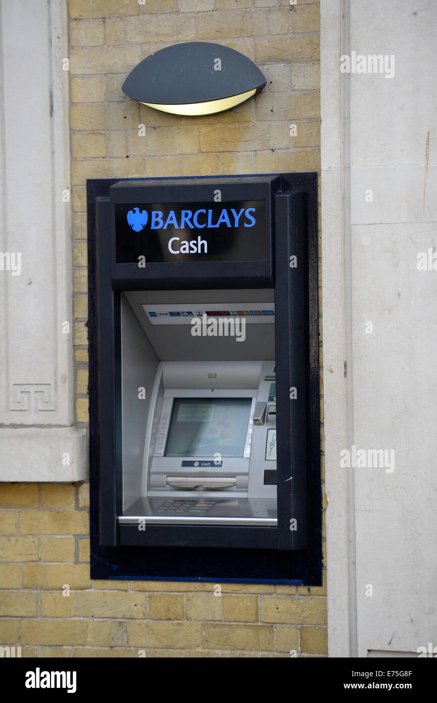 Bank atm Banque de photographies et d’images à haute résolution - Alamy