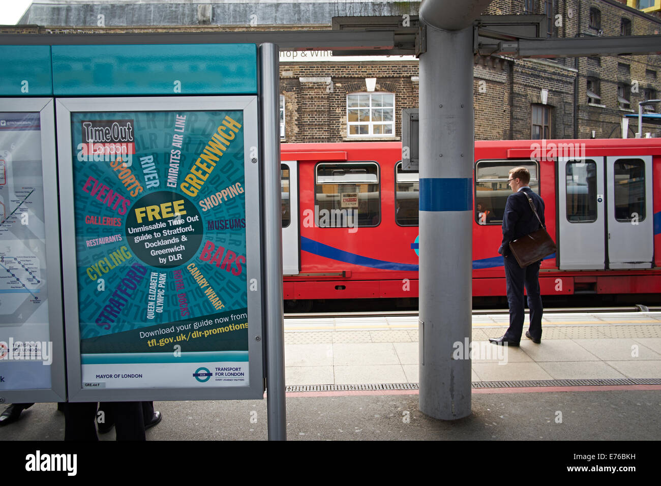 Londres - les navetteurs à côté de la thésaurisation ou adshells la ...