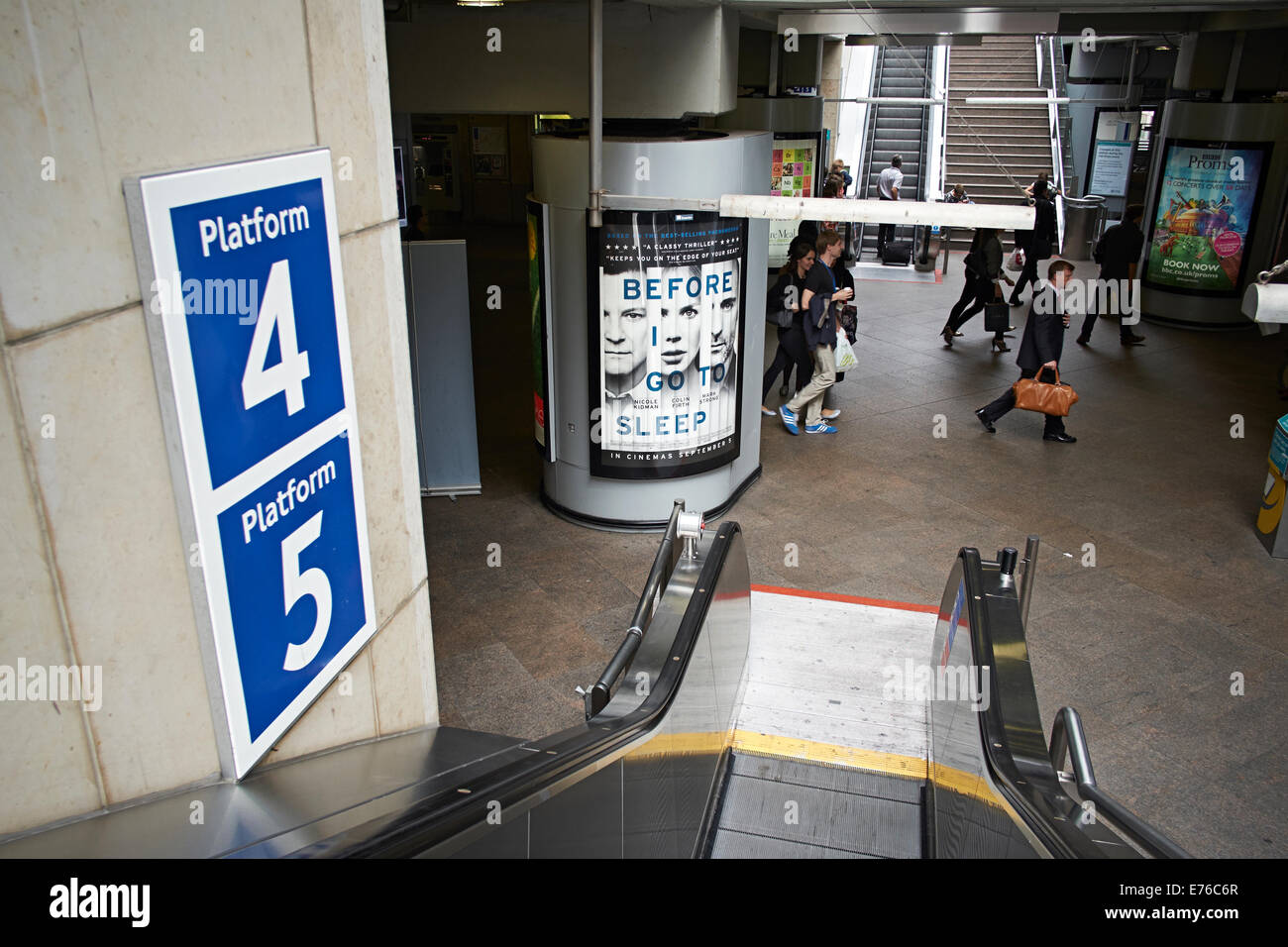 Londres - la publicité de la thésaurisation ou adshells autour du métro ...
