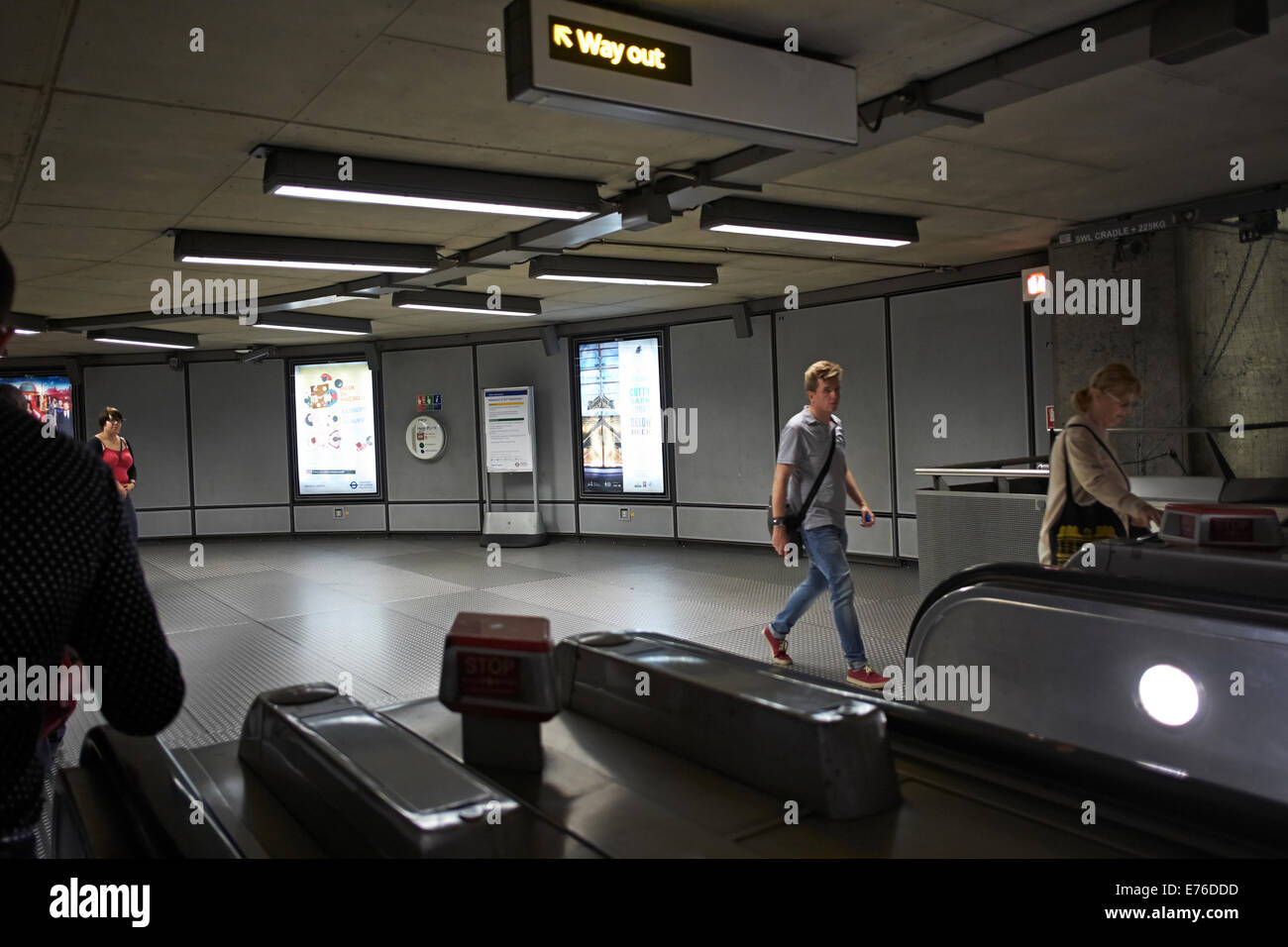 Londres - la publicité de la thésaurisation ou adshells autour de la ...