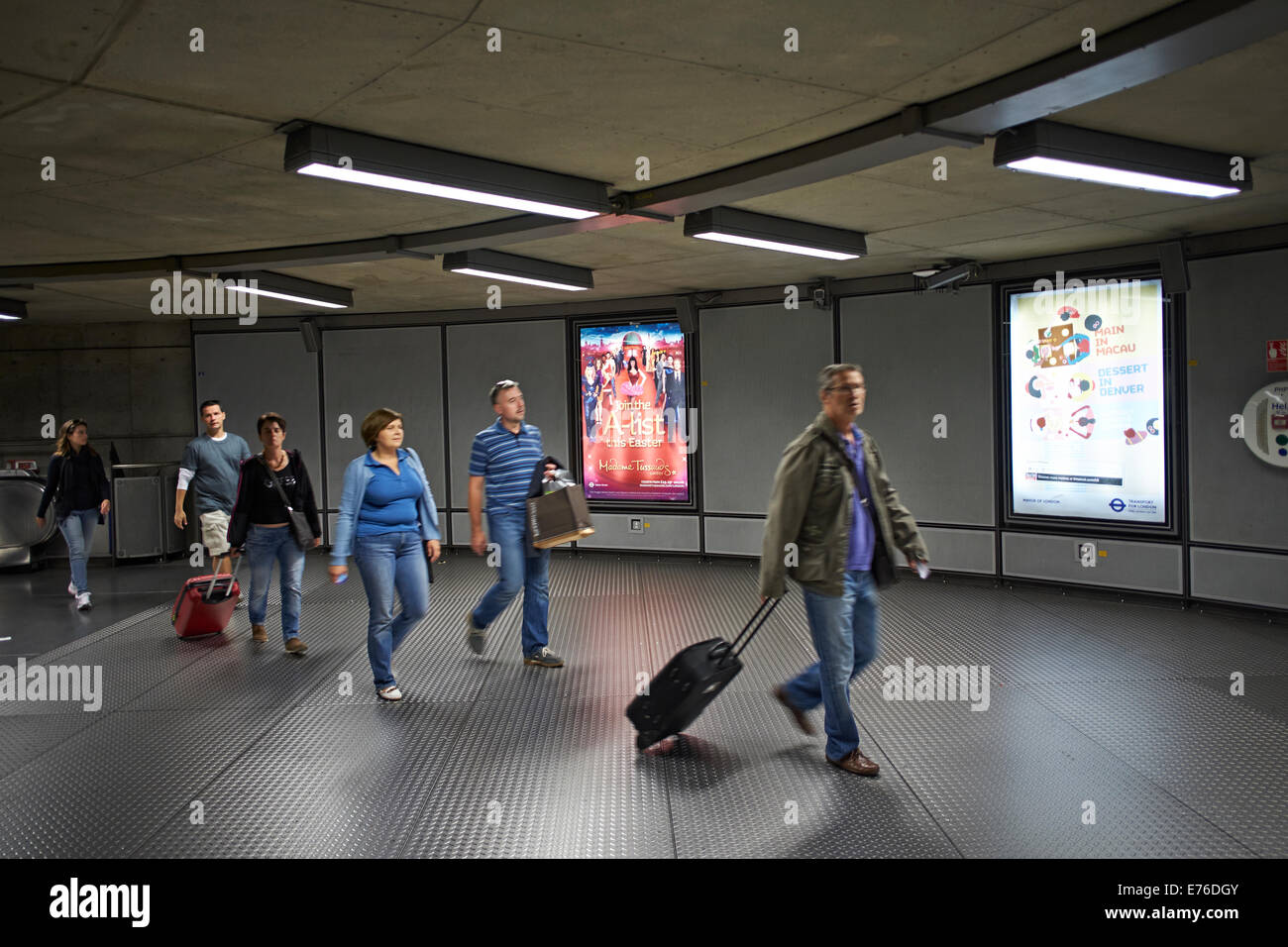 Londres - la publicité de la thésaurisation ou adshells autour de la ...