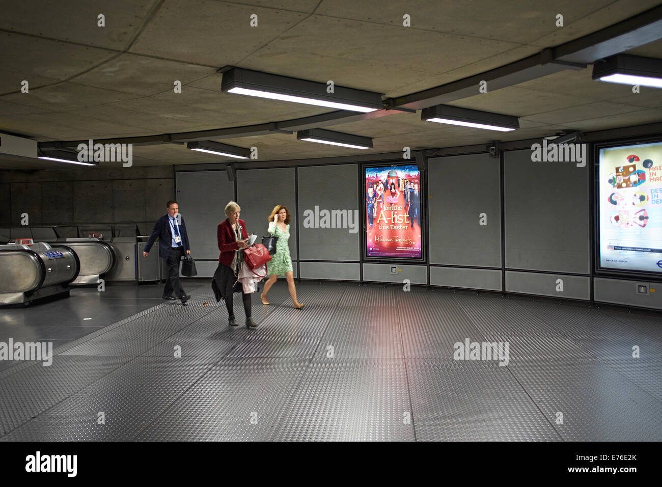 Londres - la publicité de la thésaurisation ou adshells autour de la ...