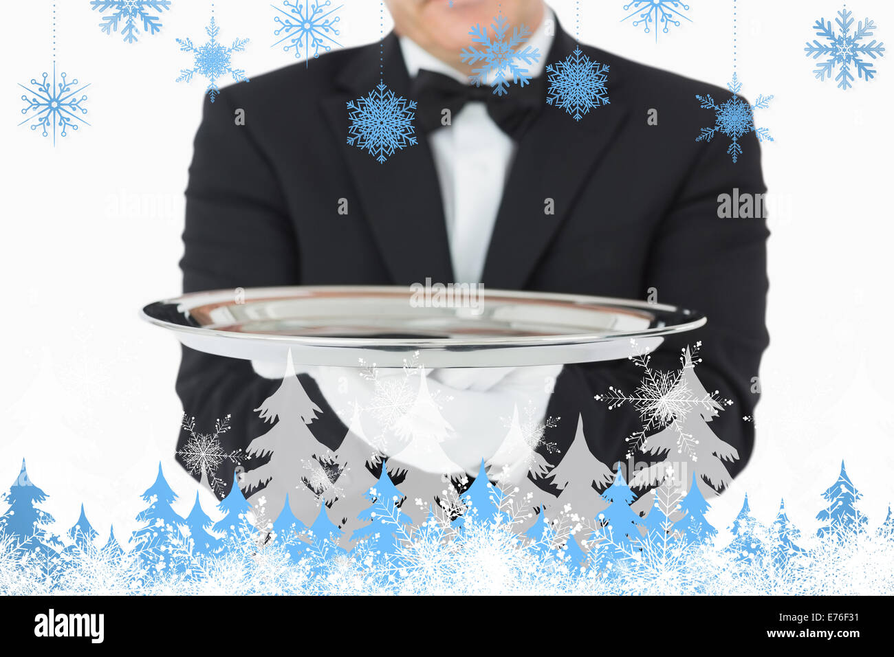 Homme tient un plateau Banque de photographies et d’images à haute ...