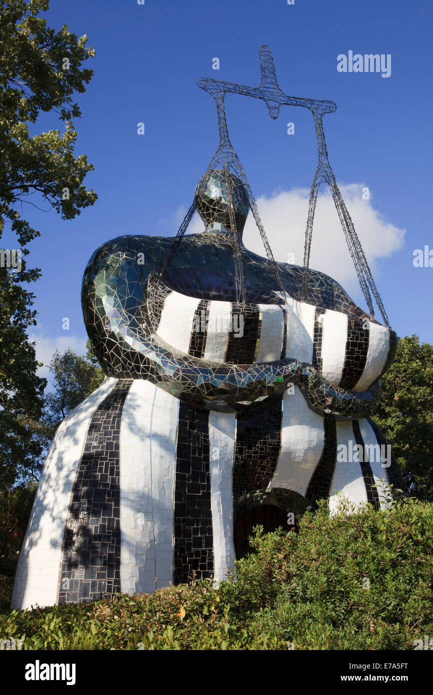 Mozaic niki de saint phalle Banque de photographies et d’images à haute ...