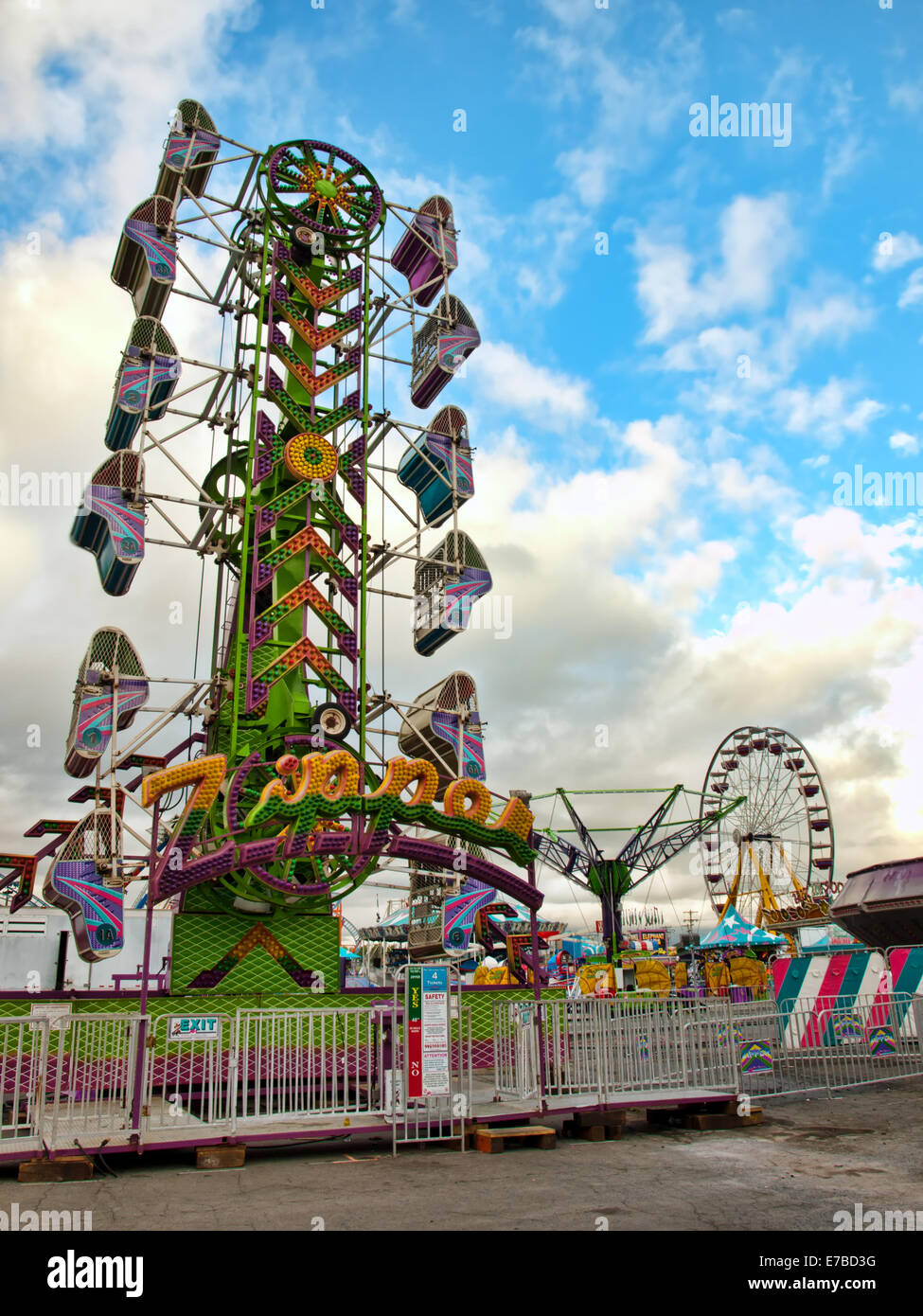 Midway rides Banque de photographies et d’images à haute résolution - Alamy