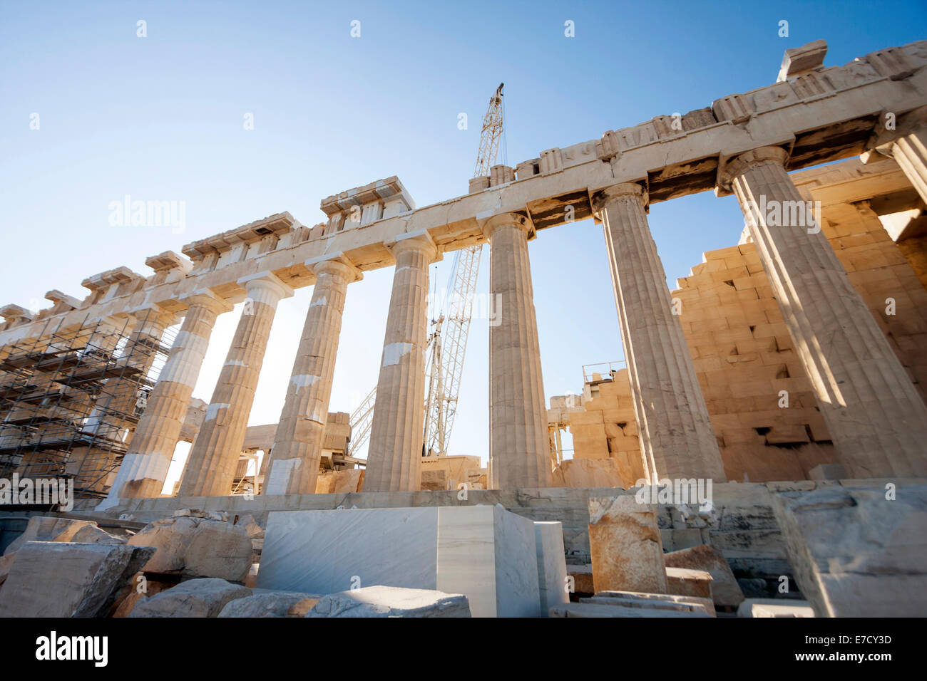 Des travaux de reconstruction sur le Parthénon, le temple de l'acropole ...