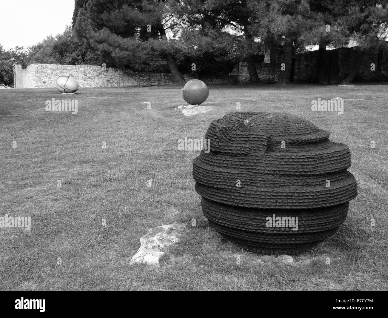 Dusan Dzamonja sculptures dans le parc de sculptures, Vrsar Vrsar ...