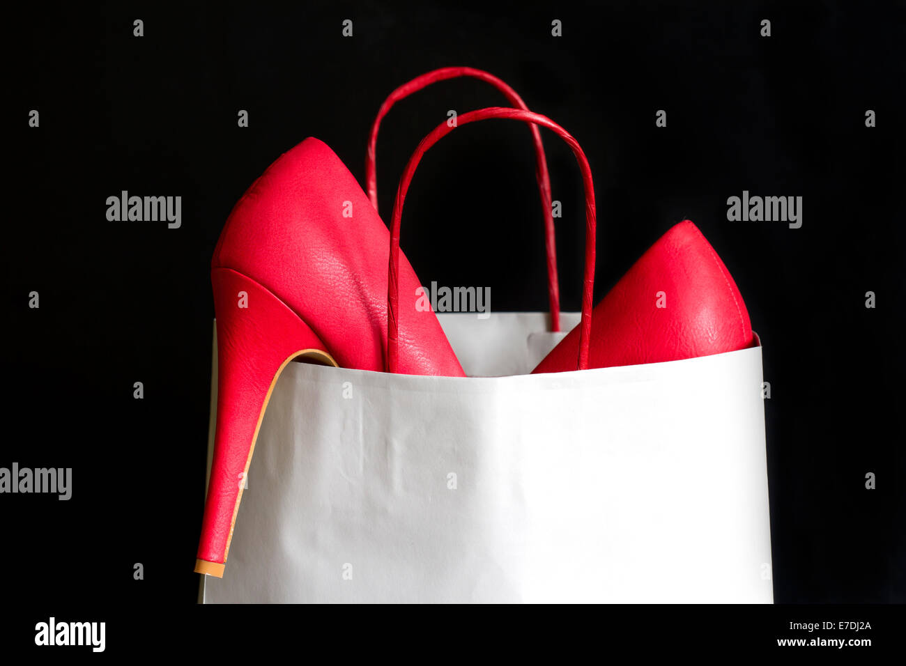 Chaussures rouges à talons hauts Banque de photographies et d’images à ...