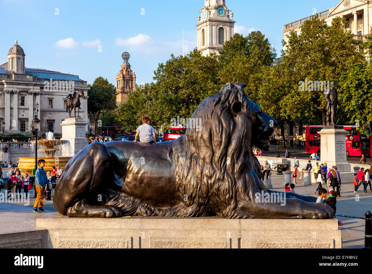 Trafalgar square lions Banque de photographies et d’images à haute ...