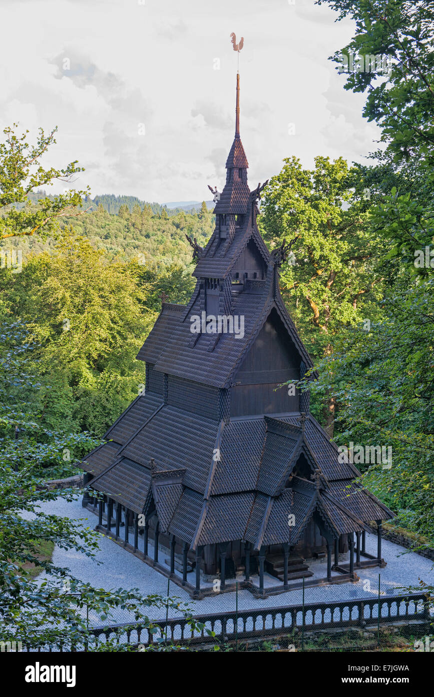 La Fantoft stave church in Bergen, Norvège Photo Stock - Alamy