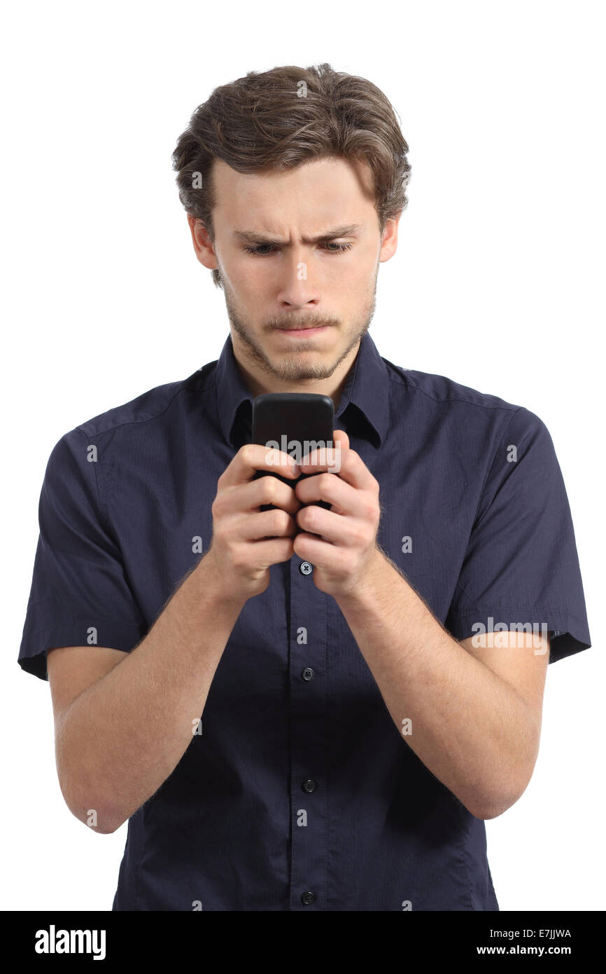 Jeune homme obsédé par son smart phone isolé sur fond blanc Photo Stock ...