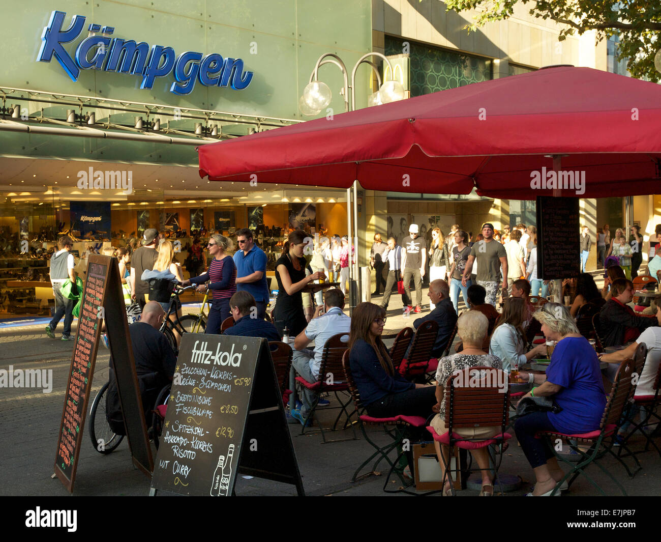 Shopping street cologne Banque de photographies et d’images à haute ...