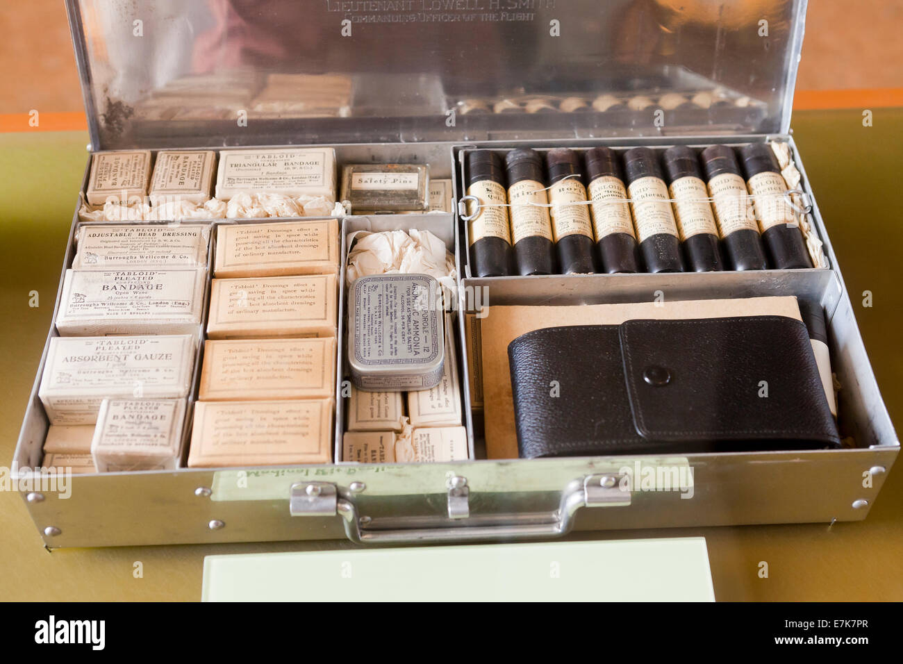 Antique medical kit Banque de photographies et d’images à haute ...