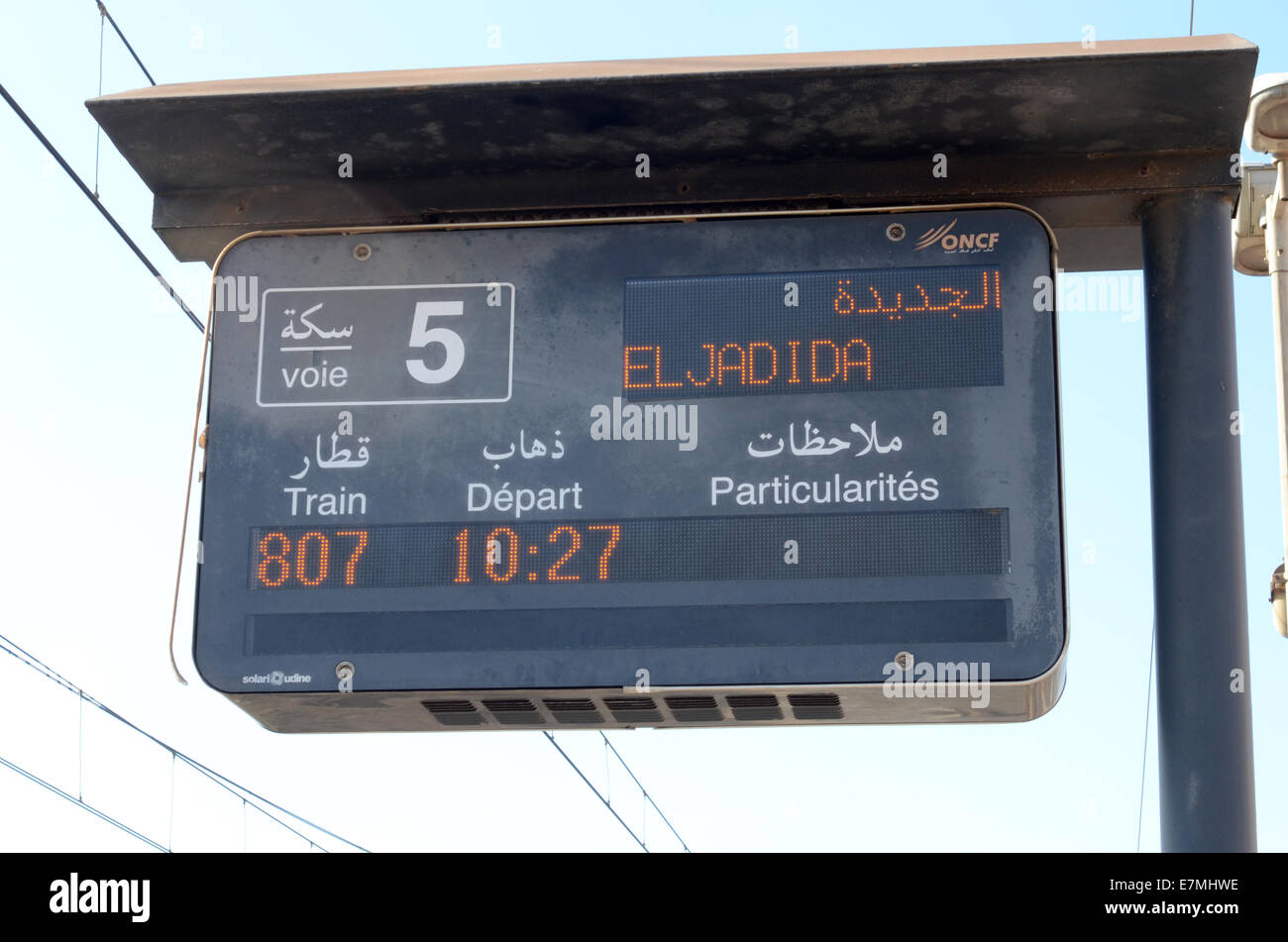 Panneau des départs des trains Banque de photographies et d’images à ...