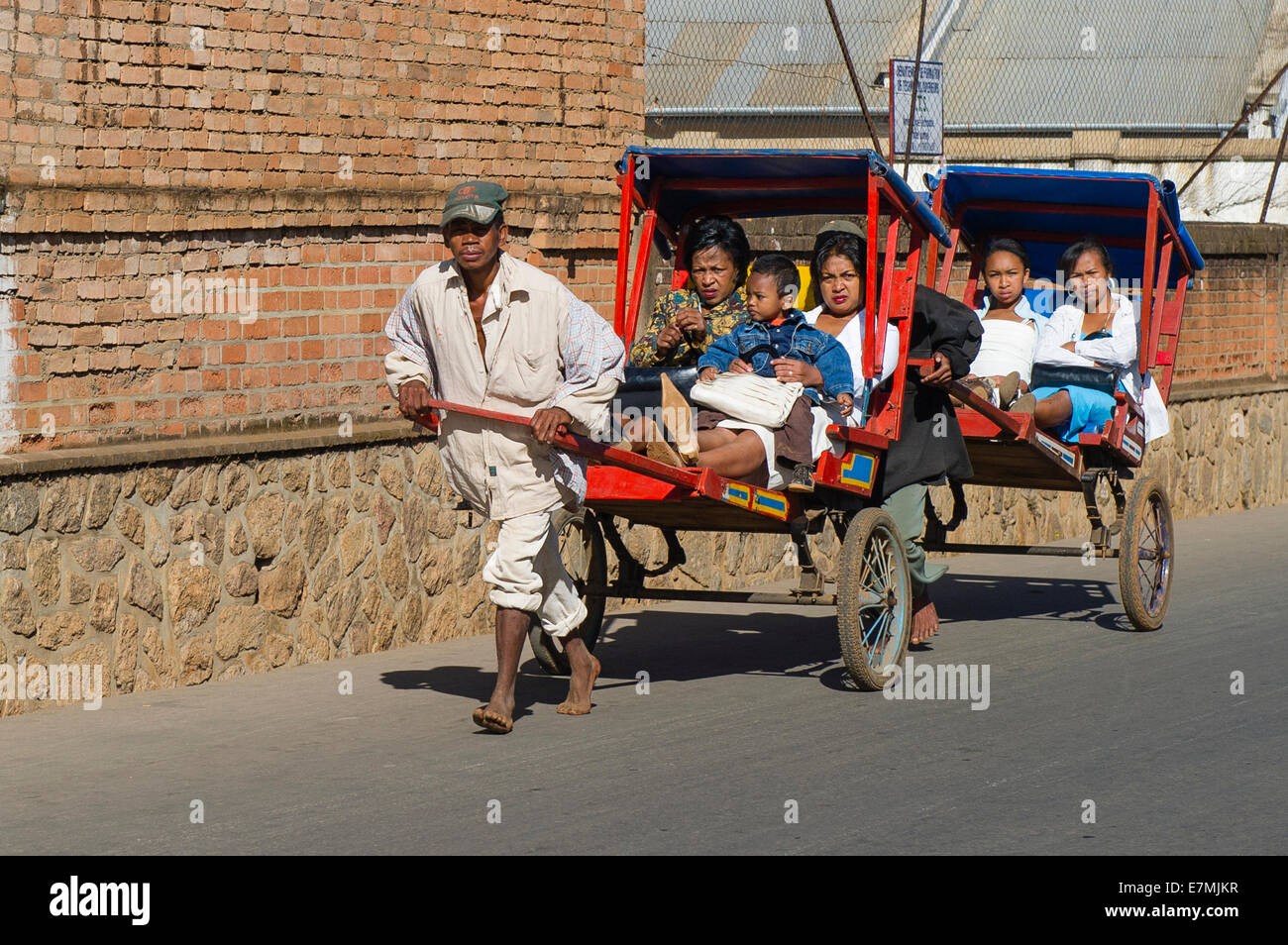 Chariot de pousse pousse Banque de photographies et d’images à haute ...