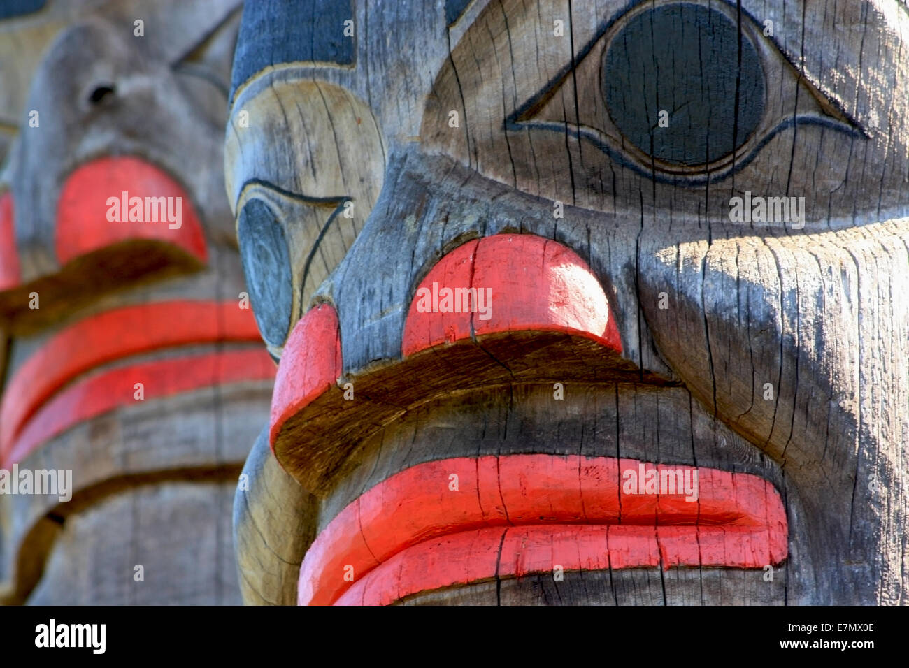 Totem face Banque de photographies et d’images à haute résolution - Alamy