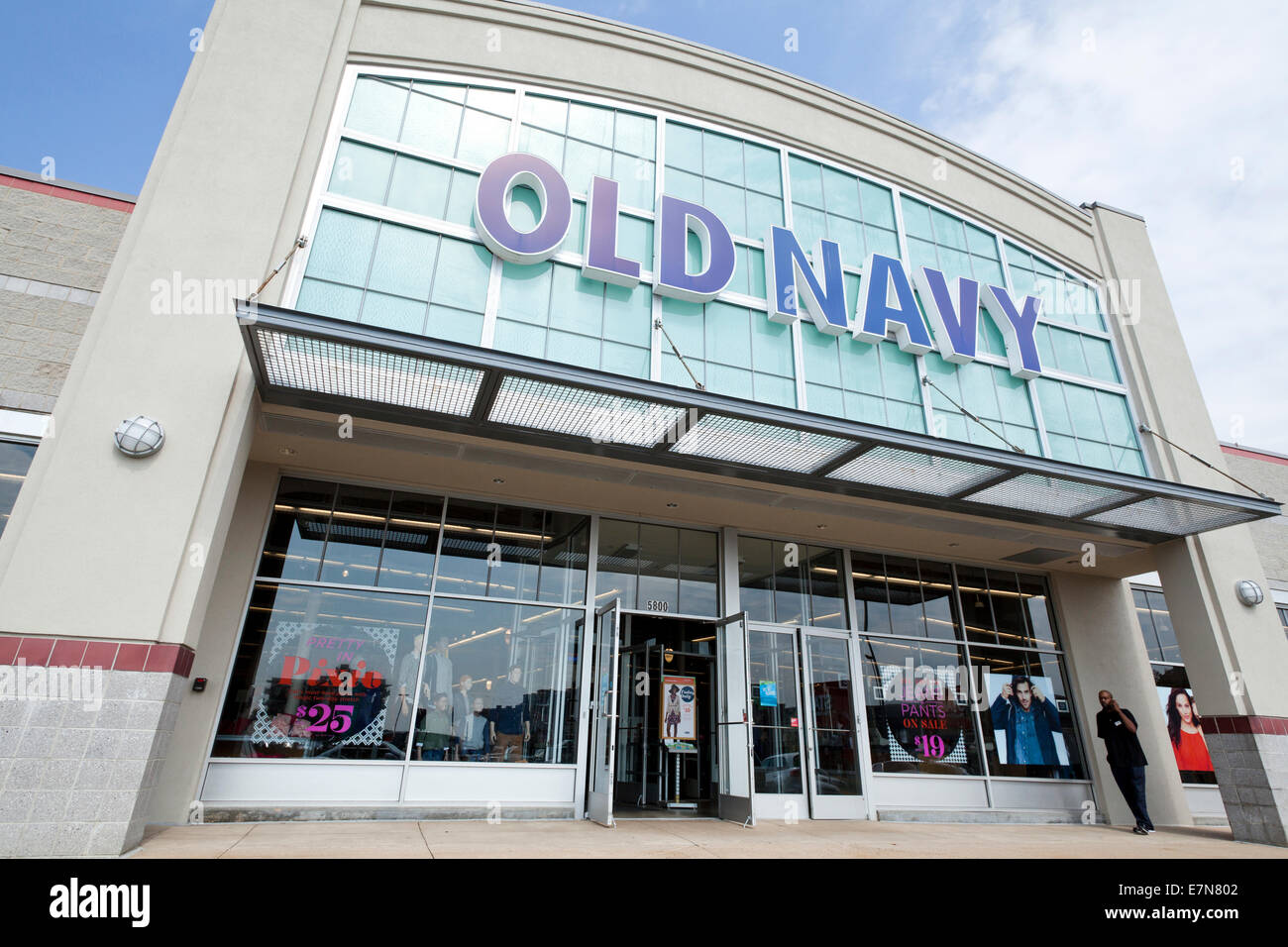 Old navy clothing store Banque de photographies et d’images à haute ...