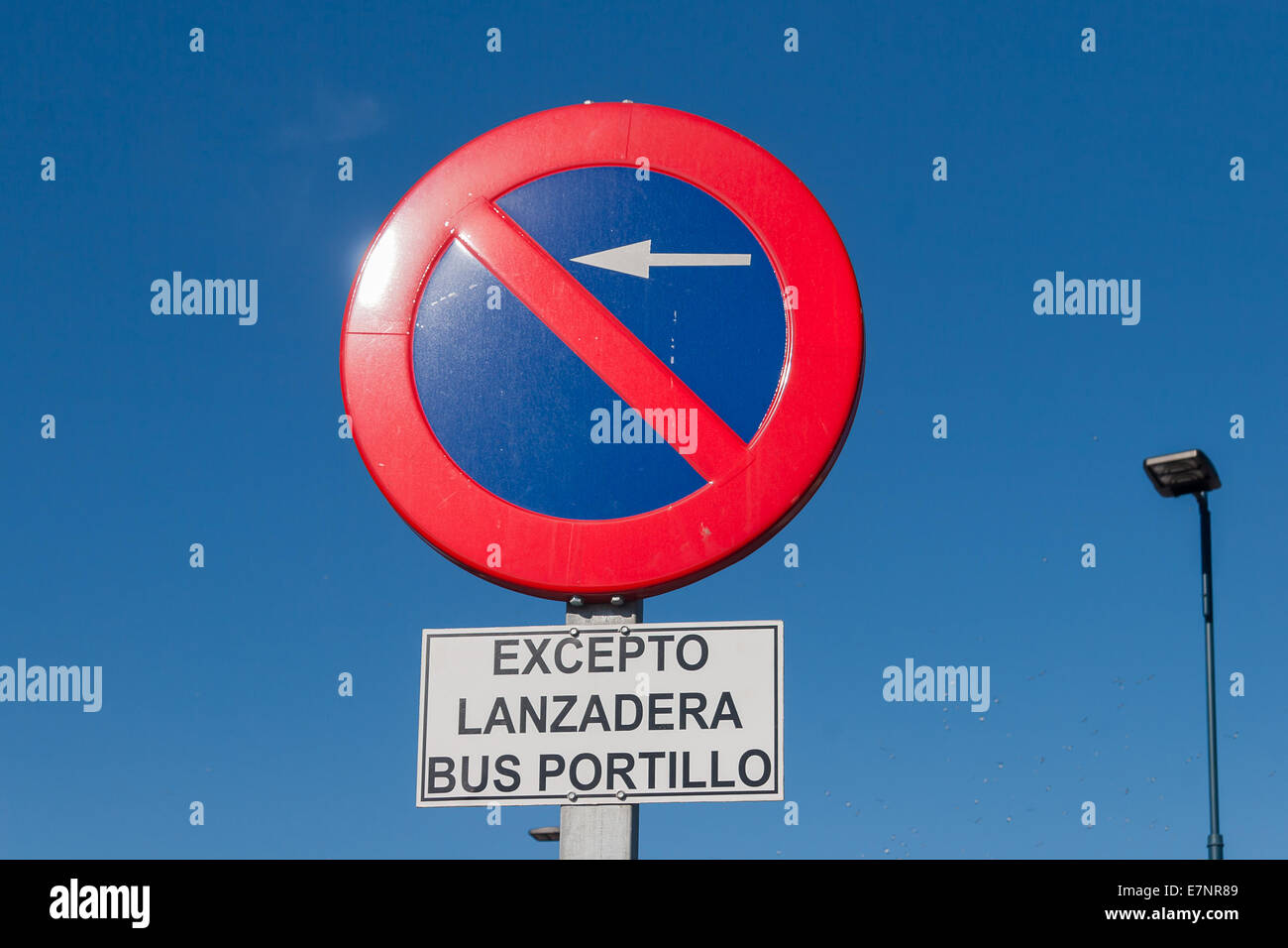 Stationnement interdit sign Photo Stock - Alamy