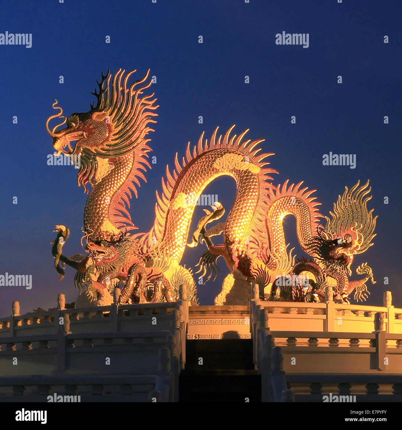 Chinese dragon statue Banque de photographies et d’images à haute ...