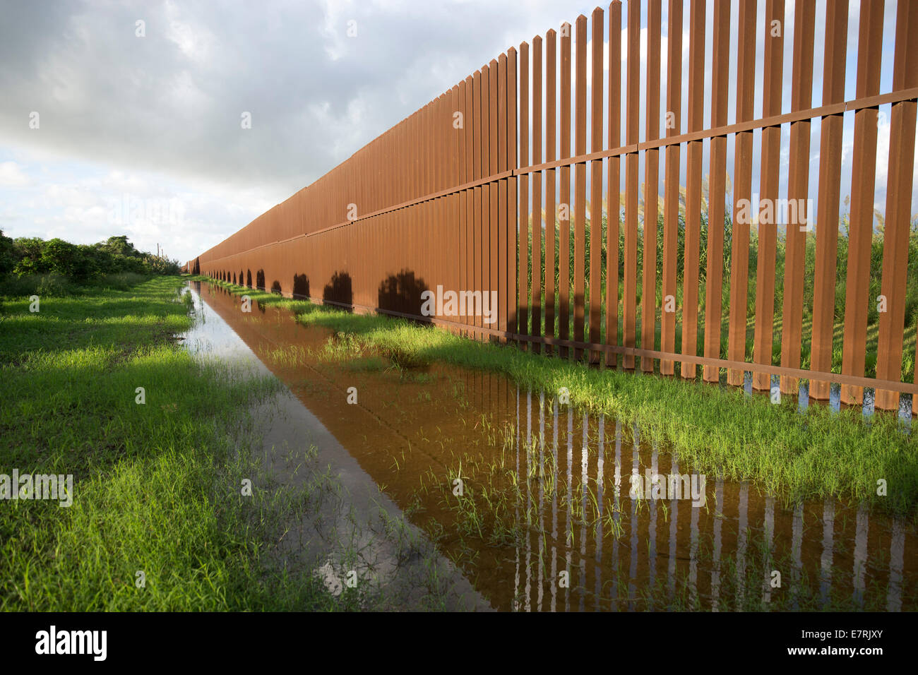 Mexico border crossing gate Banque de photographies et d’images à haute ...