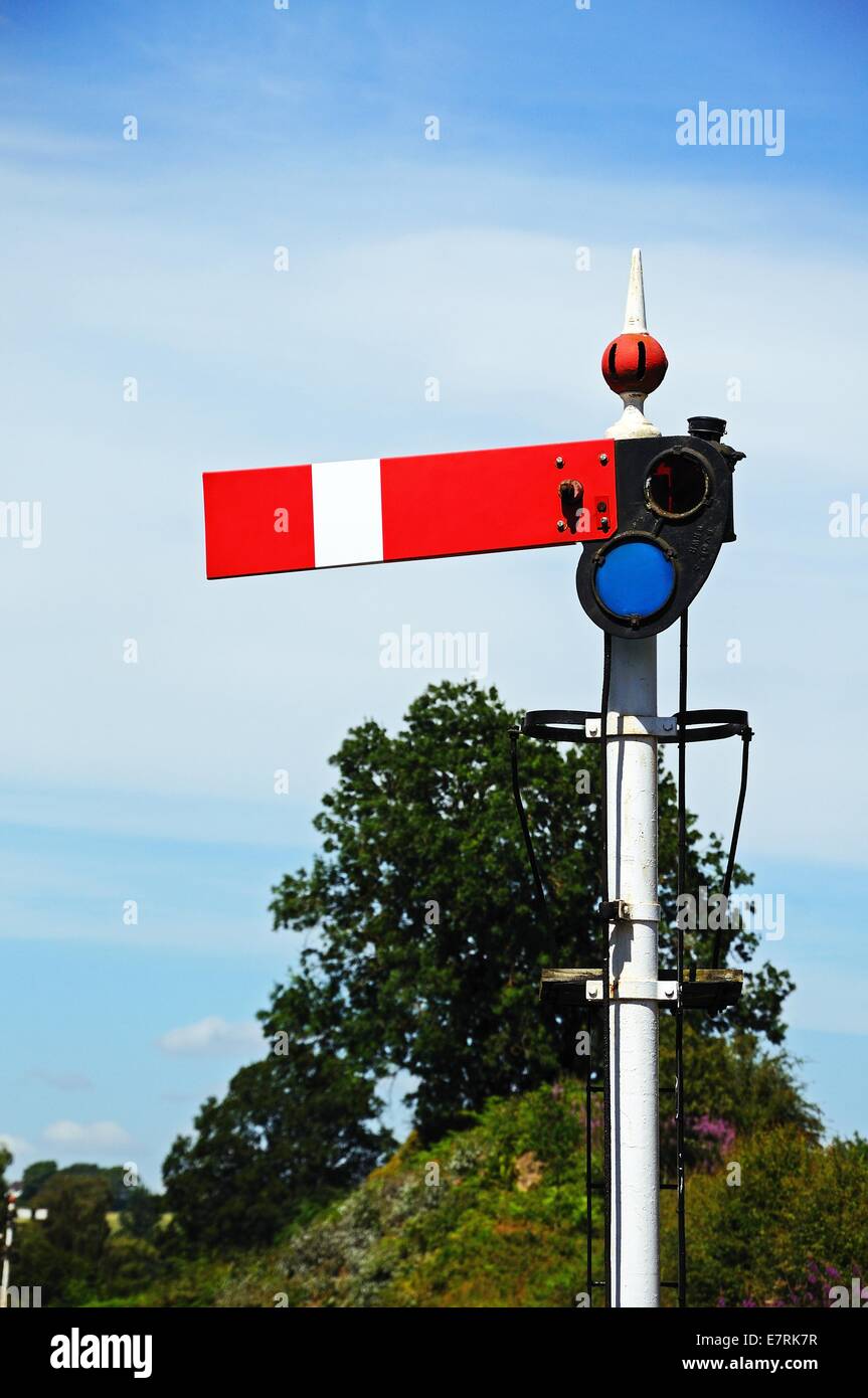 Signal sémaphore le quadrant inférieur dans l'arrêt/position de danger ...