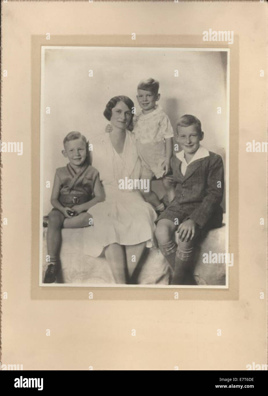Cette photographie représente la famille Carruthers dans un portrait de ...