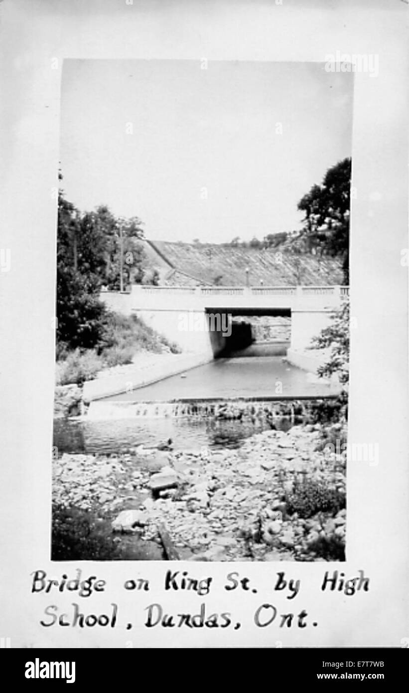 Photographie d'une série de ponts montrant différents types de ...