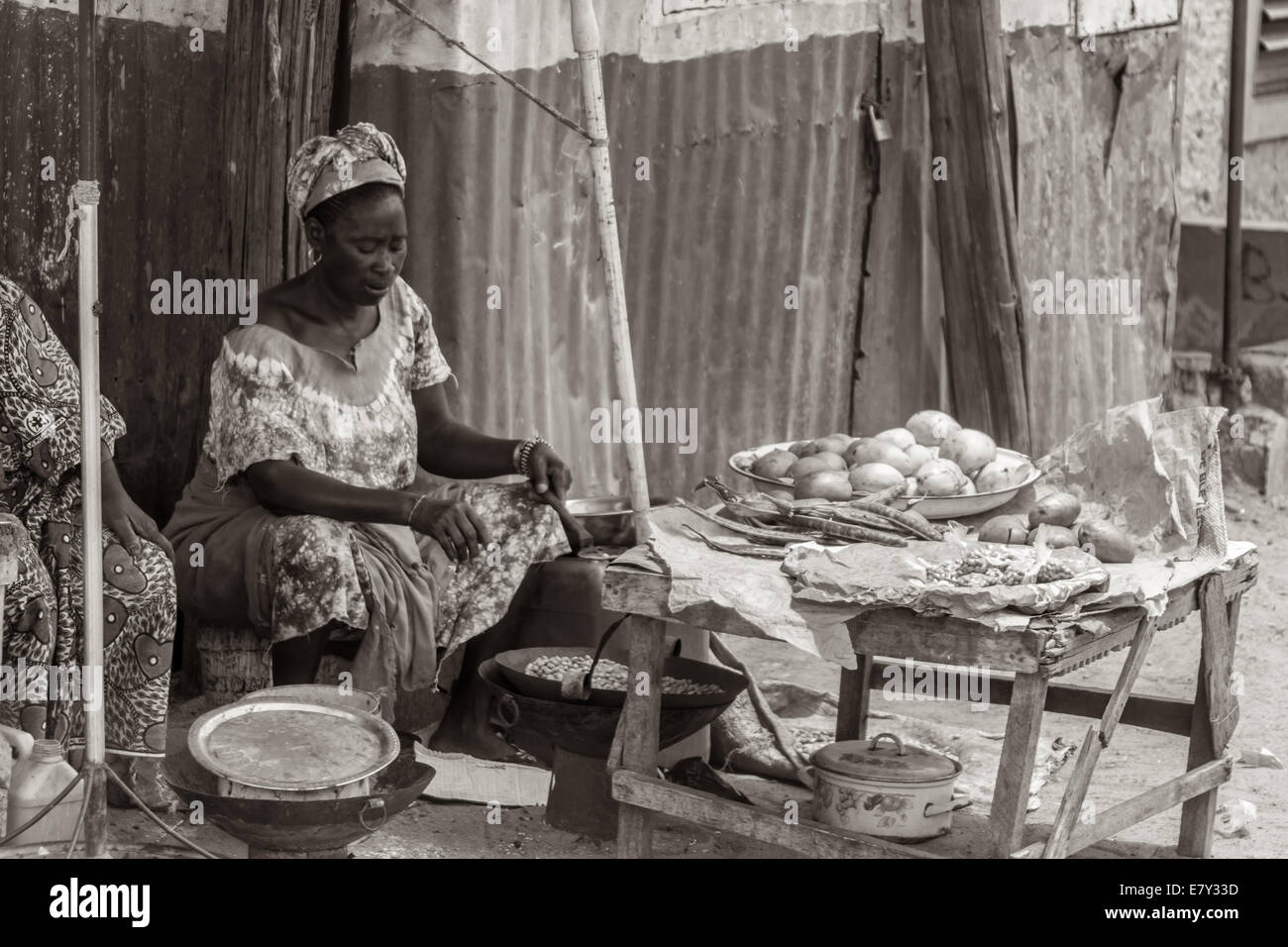 Arachide senegal femme Banque de photographies et d’images à haute ...