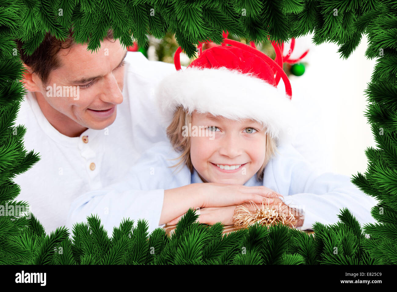 Beau Père Célébrer Noël Avec Son Fils Photo Stock Alamy