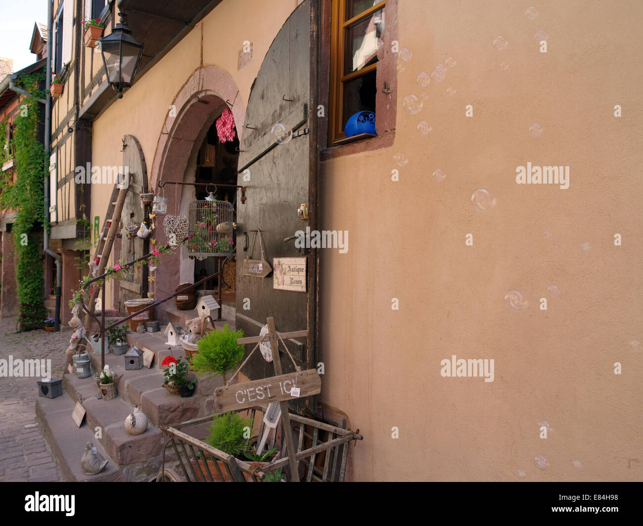 France alsace riquewihr shop Banque de photographies et d’images à ...