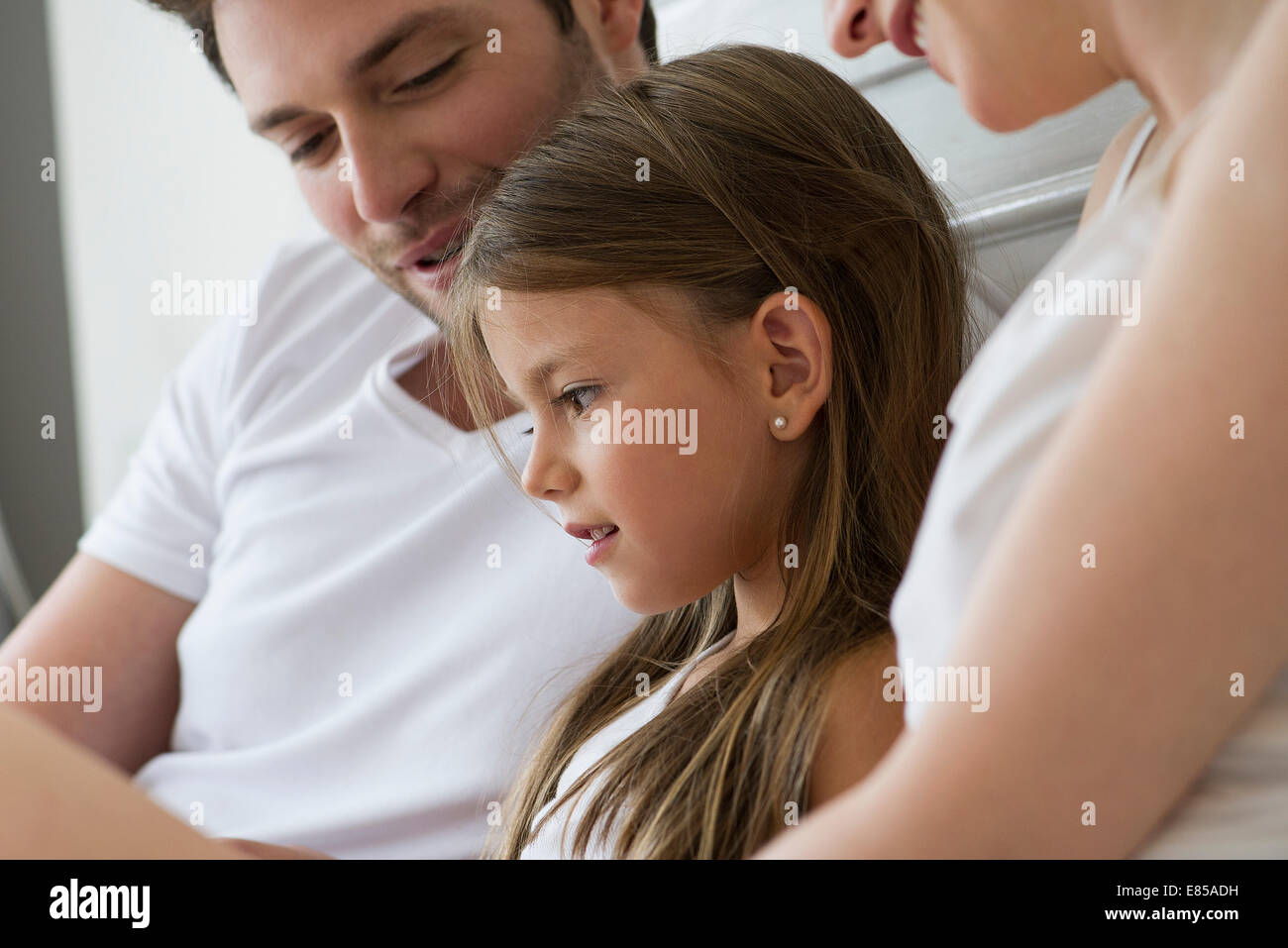 Enfant Et Parents Banque d'image et photos - Alamy