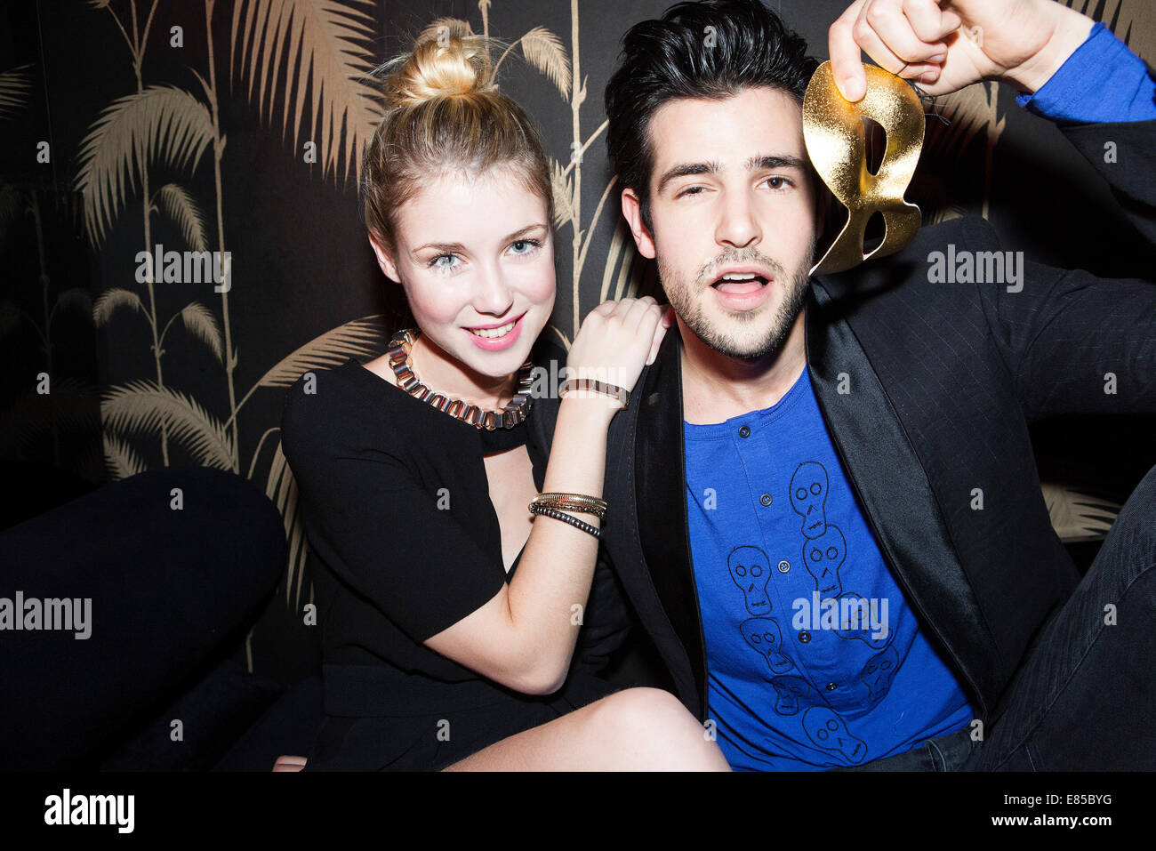 Couples at night club Banque de photographies et d’images à haute résolution - Alamy