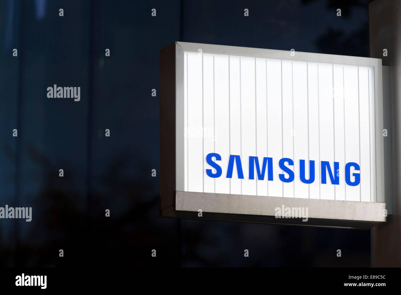 Samsung logo brand Banque de photographies et d’images à haute ...