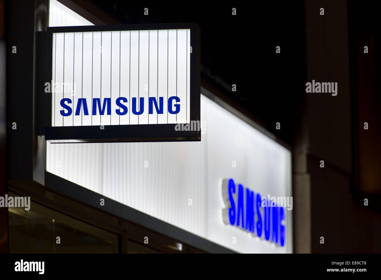 Samsung logo brand Banque de photographies et d’images à haute ...