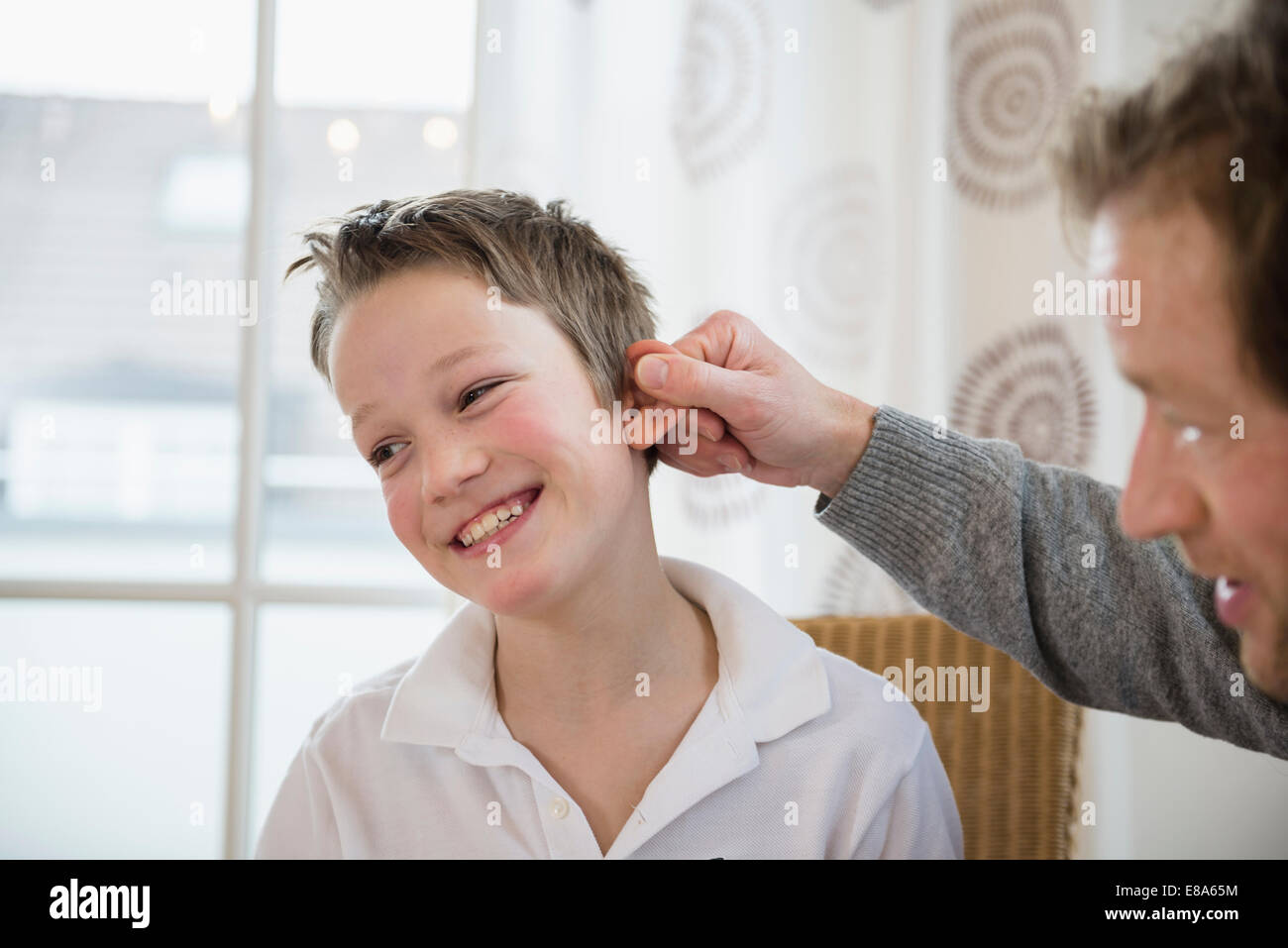Pulling ear Banque de photographies et d’images à haute résolution - Alamy