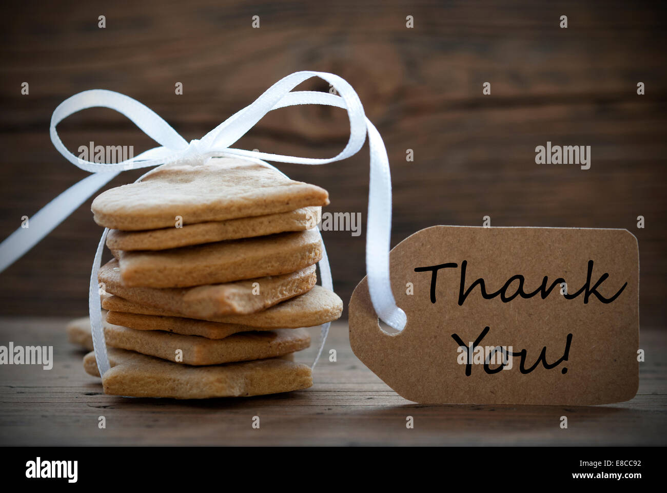 Pain d'épices Cookies avec un arc blanc et une étiquette sur laquelle ...