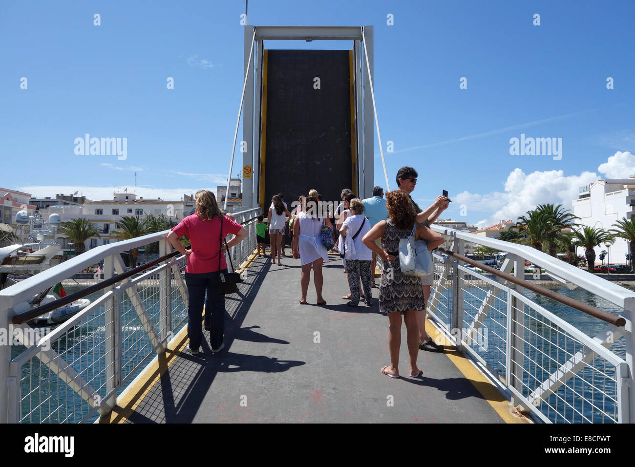 Pont-levis avec un design moderne à Lagos, Algarve, Portugal Photo ...