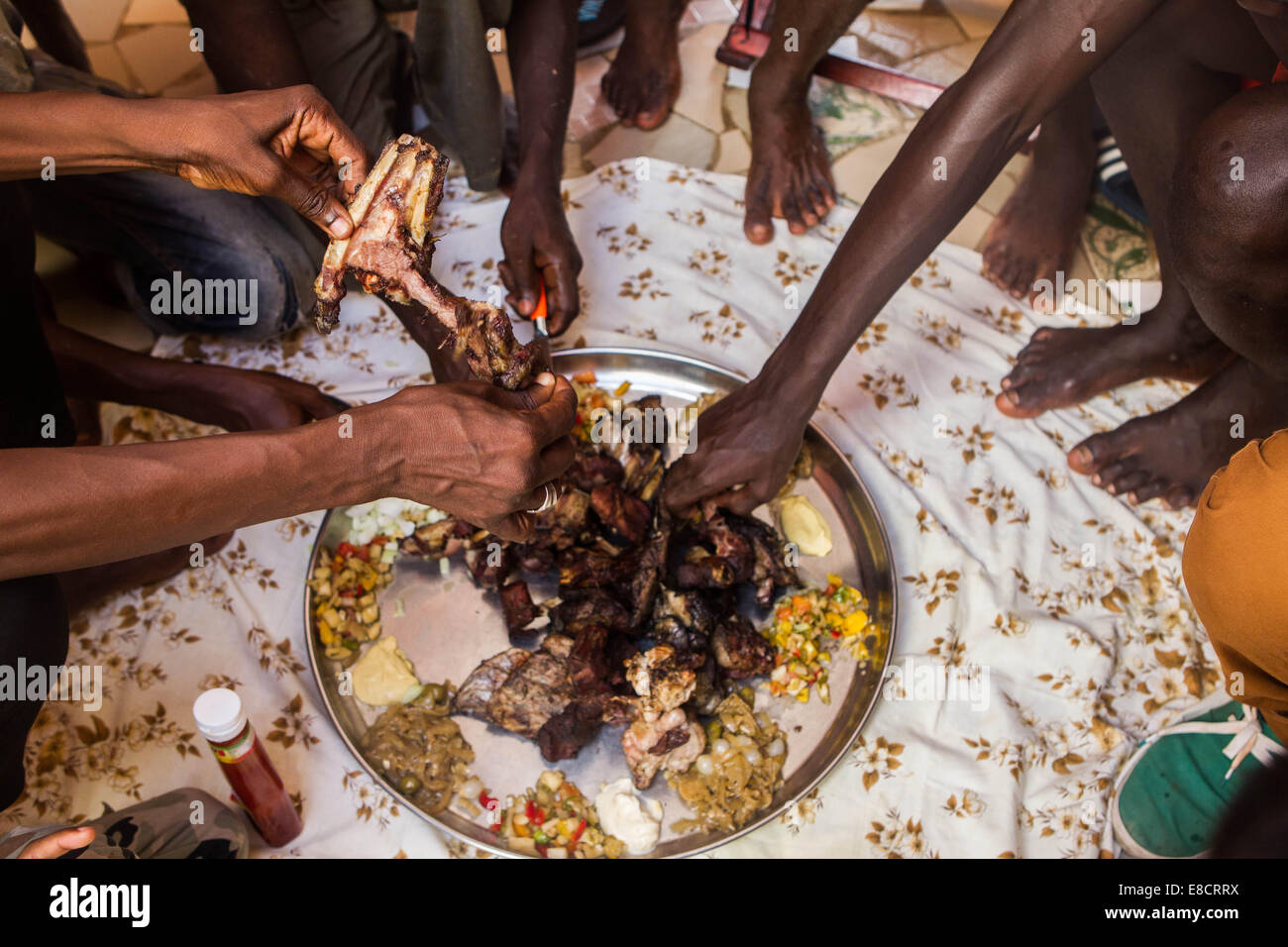 Un repas en famille sénégalais Banque de photographies et d’images à ...