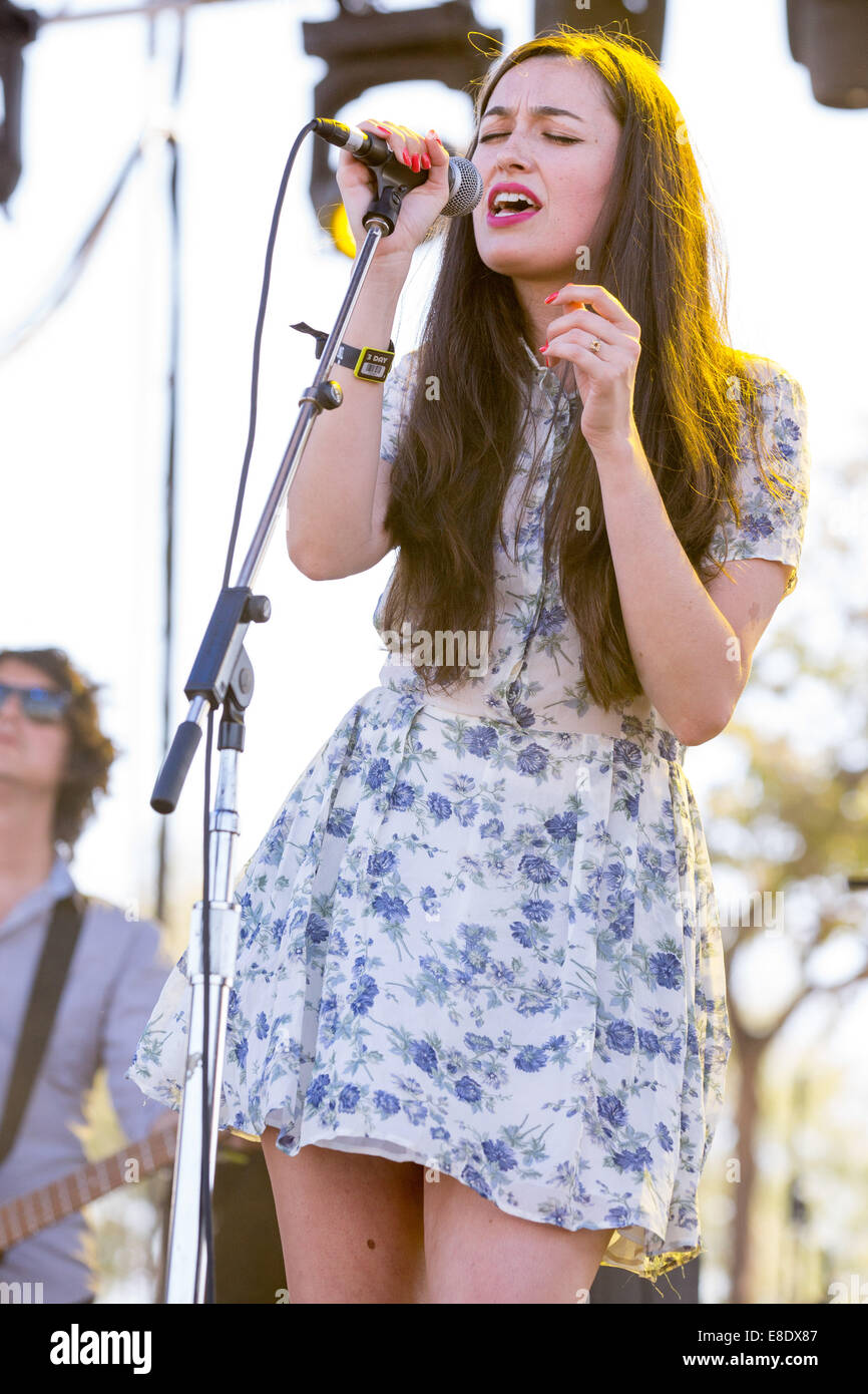 Madeline follin of cults Banque de photographies et d’images à haute ...