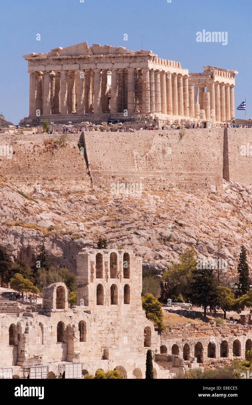 Temple du Parthénon et l'odéon d'Hérode Atticus, dans l'acropole d ...