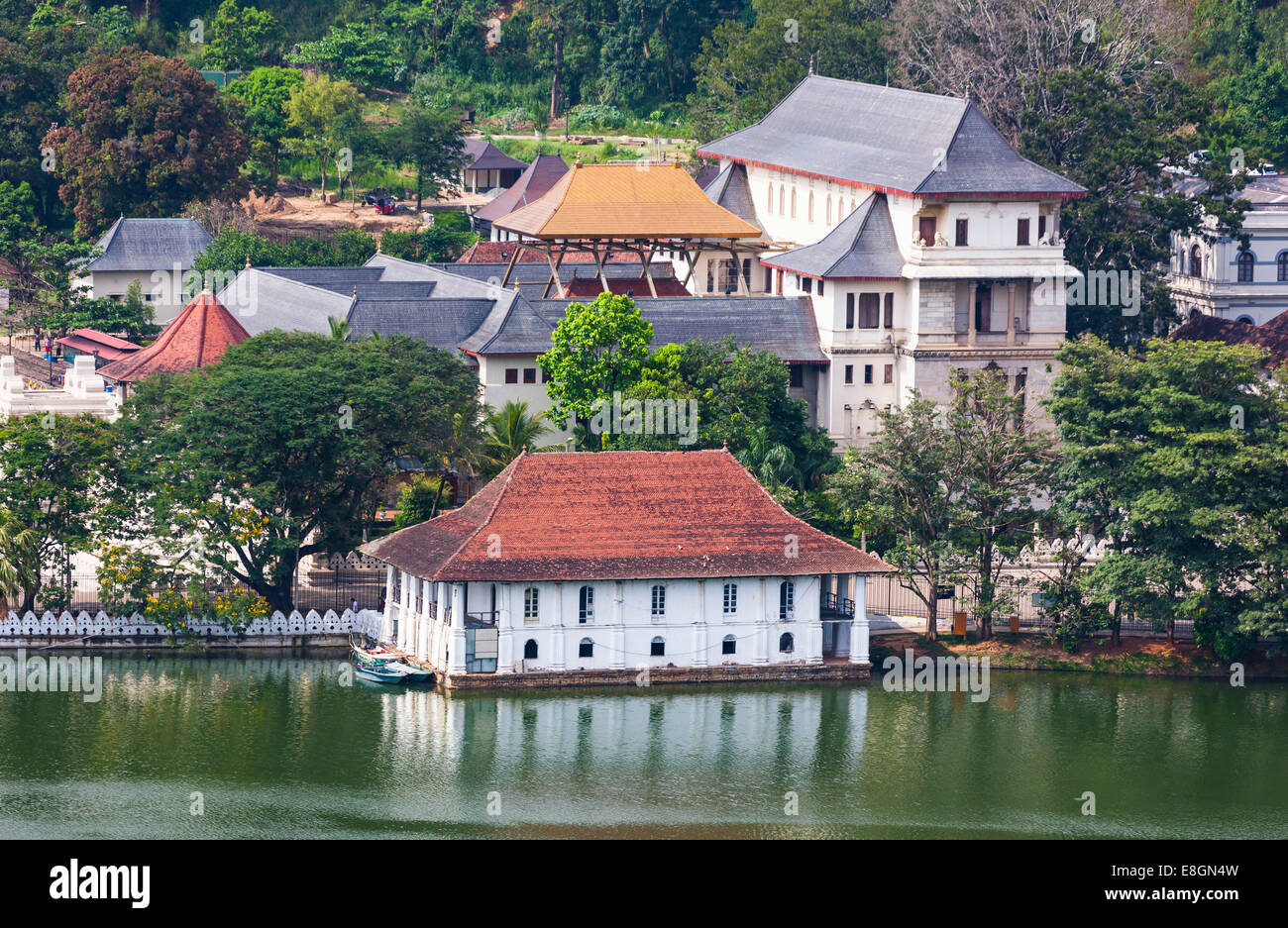 Le lac de Kandy, Temple de la Dent Sacrée, Sri Dalada Maligawa, Kandy ...
